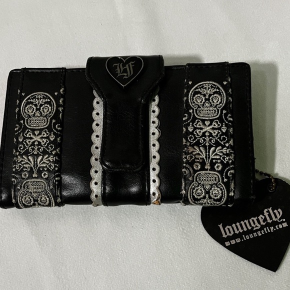 Loungefly | Bags | Loungefly Black And White Skull Large Leather Change ...